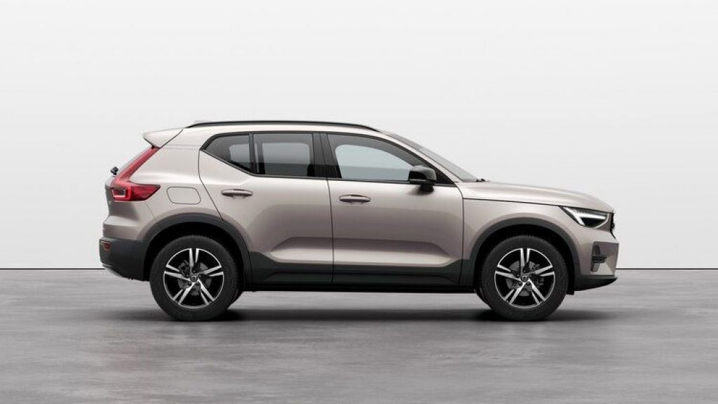 Acquista online VOLVO XC40
