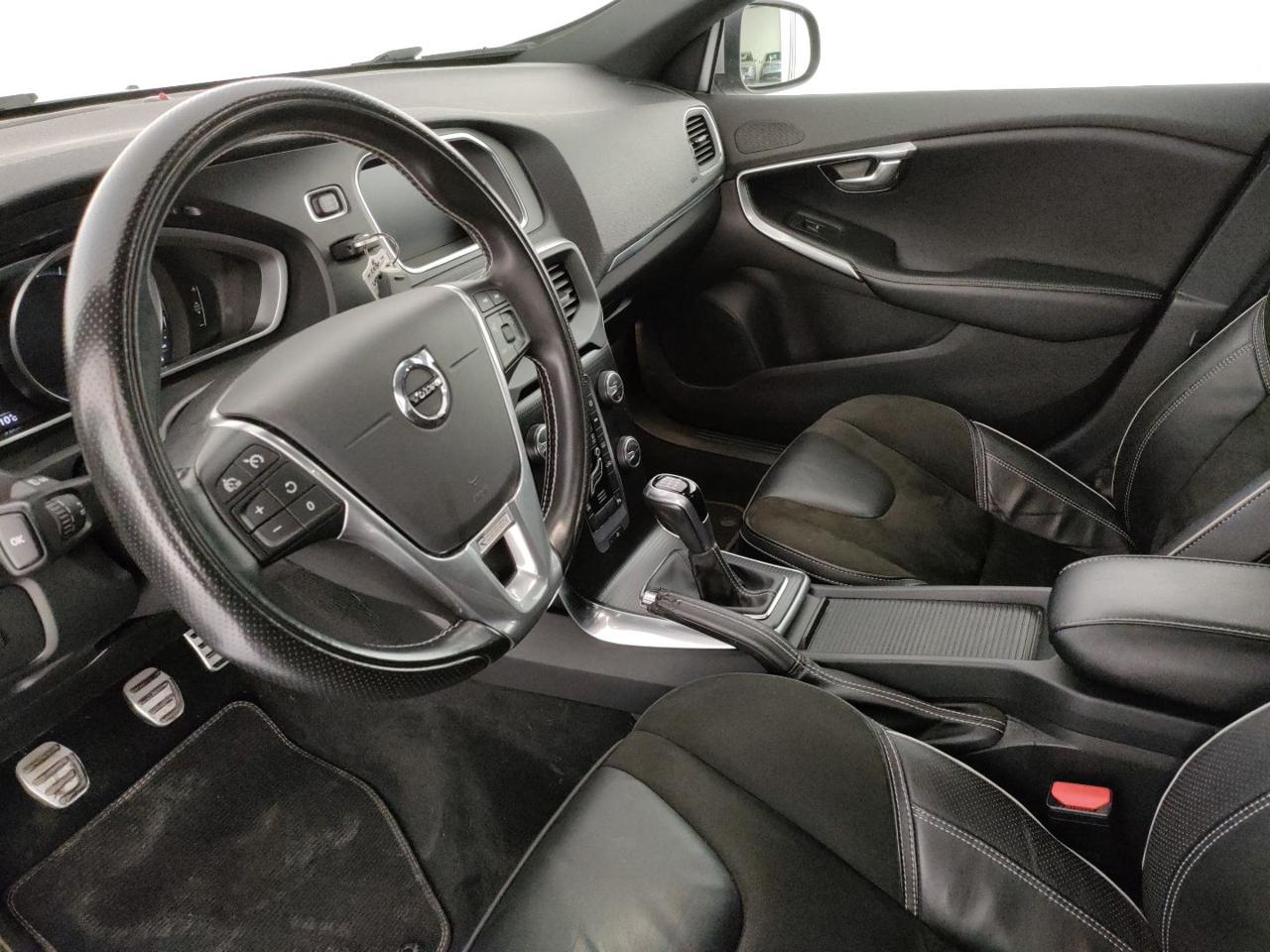 Acquista online VOLVO V40