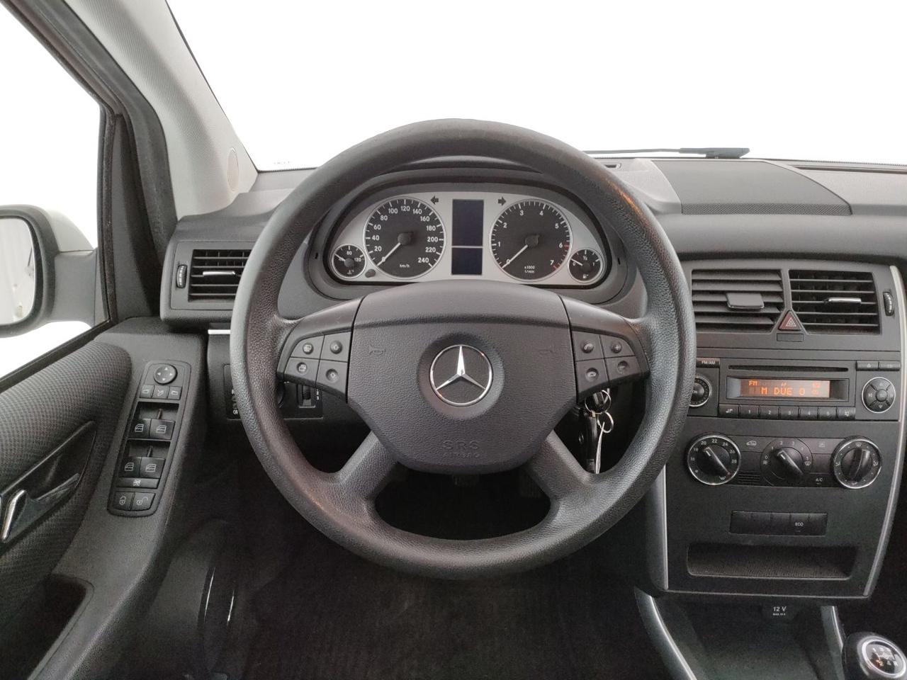 Acquista online MERCEDES-BENZ B 160