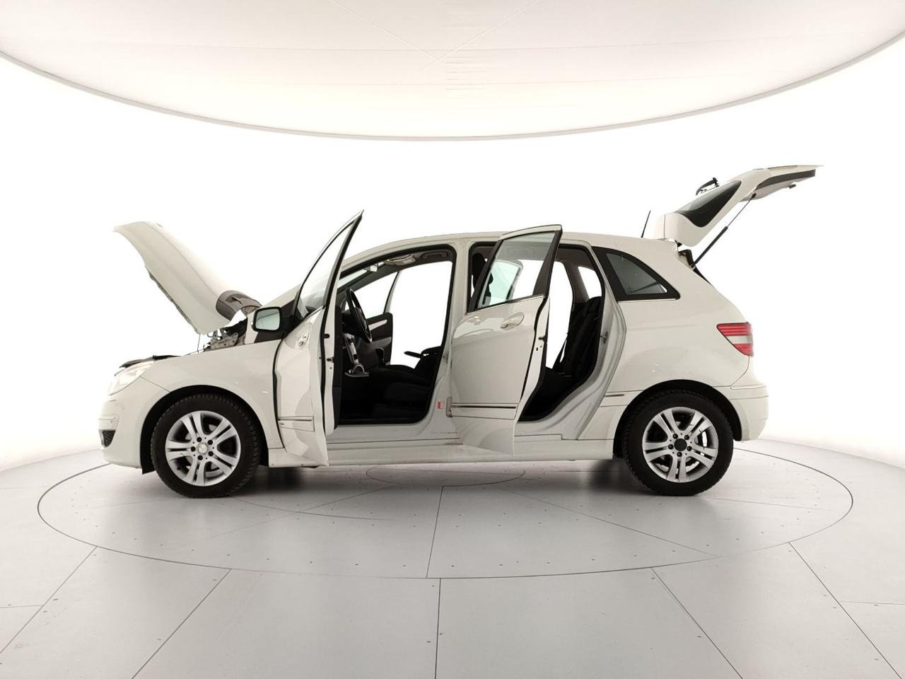 Acquista online MERCEDES-BENZ B 160