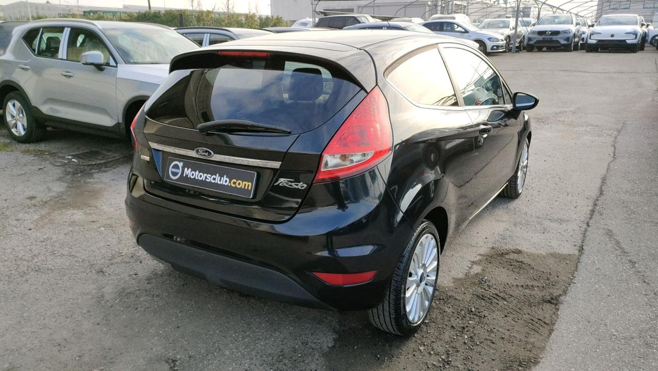Acquista online FORD Fiesta