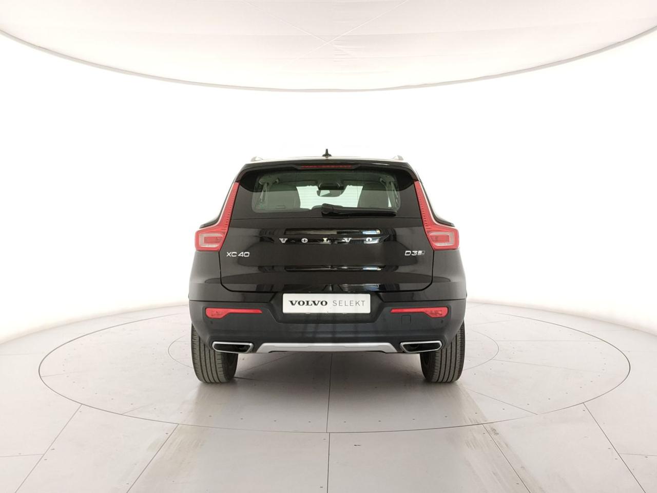 Acquista online VOLVO XC40